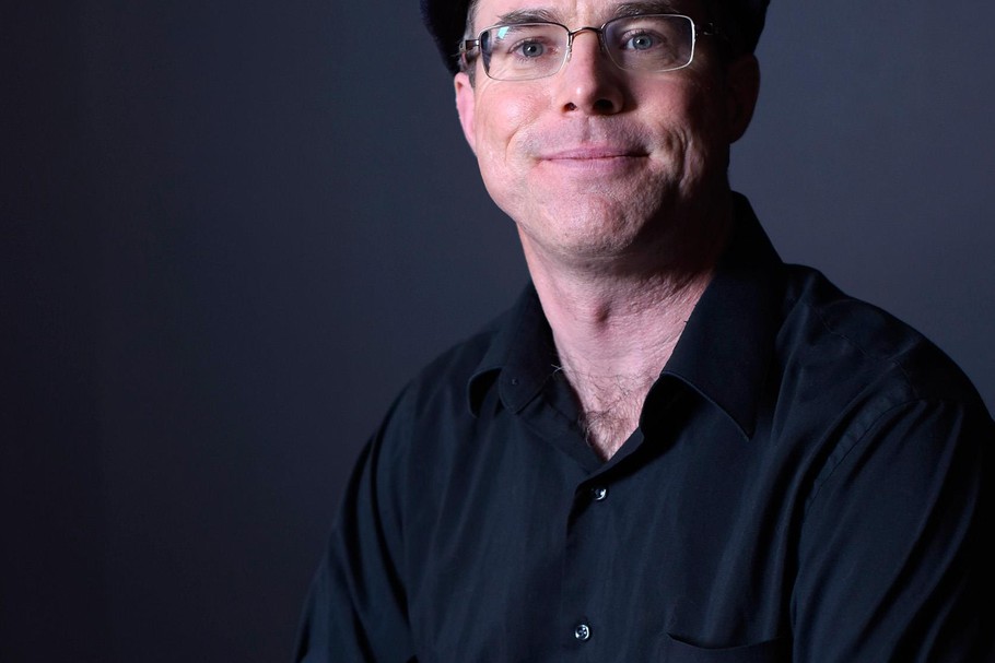 Andy Weir. Czy jego nowa powieść Artemis powtórzy sukces Marsjanina ...