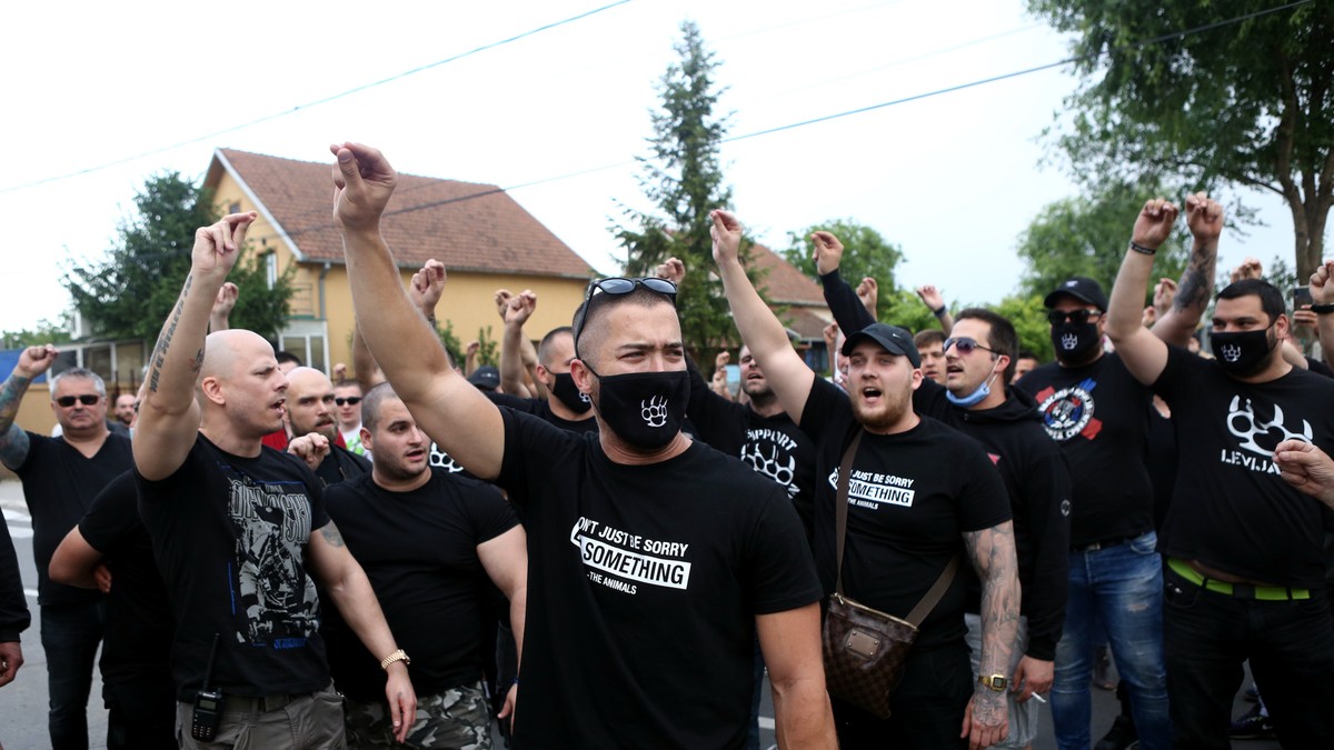 NOVI SKANDAL "LEVIJATANA" Ispred spomenika žrtvama nacizma simulirali ...