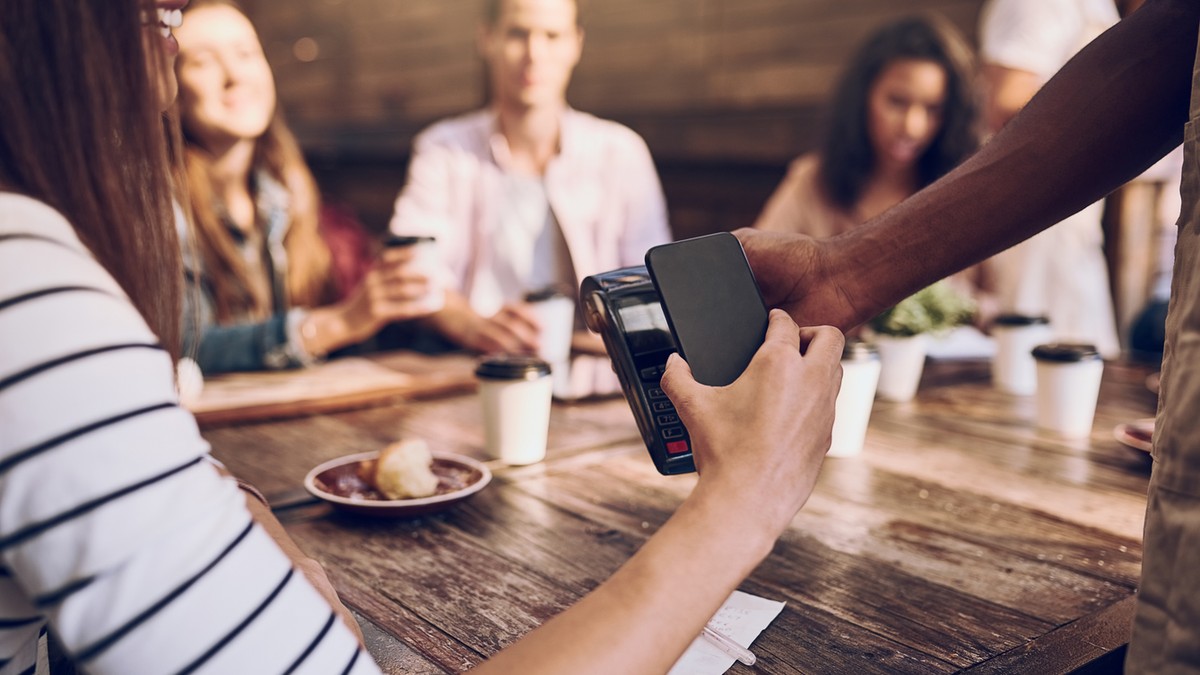 Ennyi borravalót hajlandó adni a magyar az étteremben - Blikk