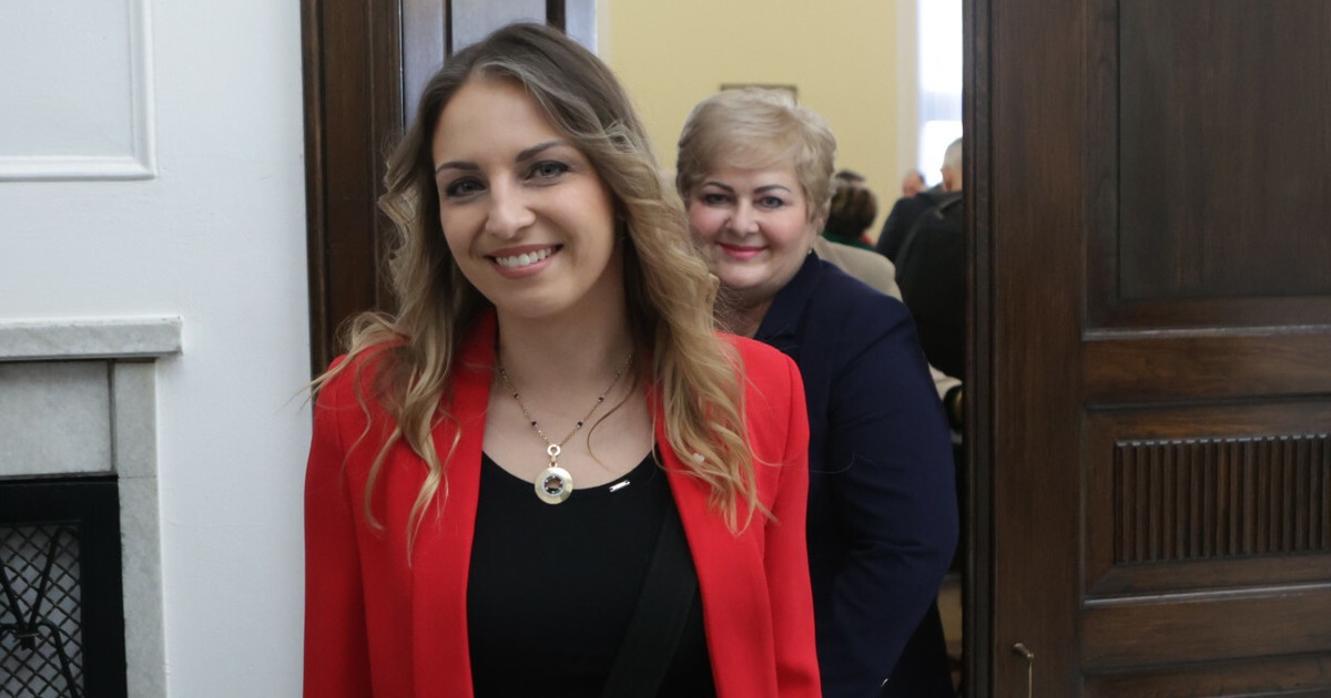 Kinga Gajewska budzi kontrowersje. TV Republika stała pod jej domem - Kobieta