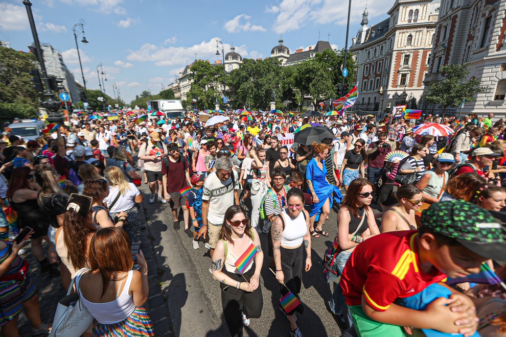 Budapest Pride 2023: hatalmas a tömeg, fotókon a felvonulás - Blikk