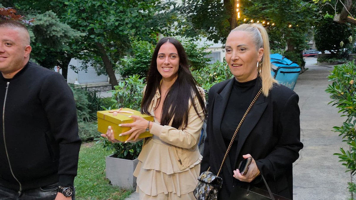 Naša pevačica (29) u javnosti prvi put nakon operacije srca: "Imam ...