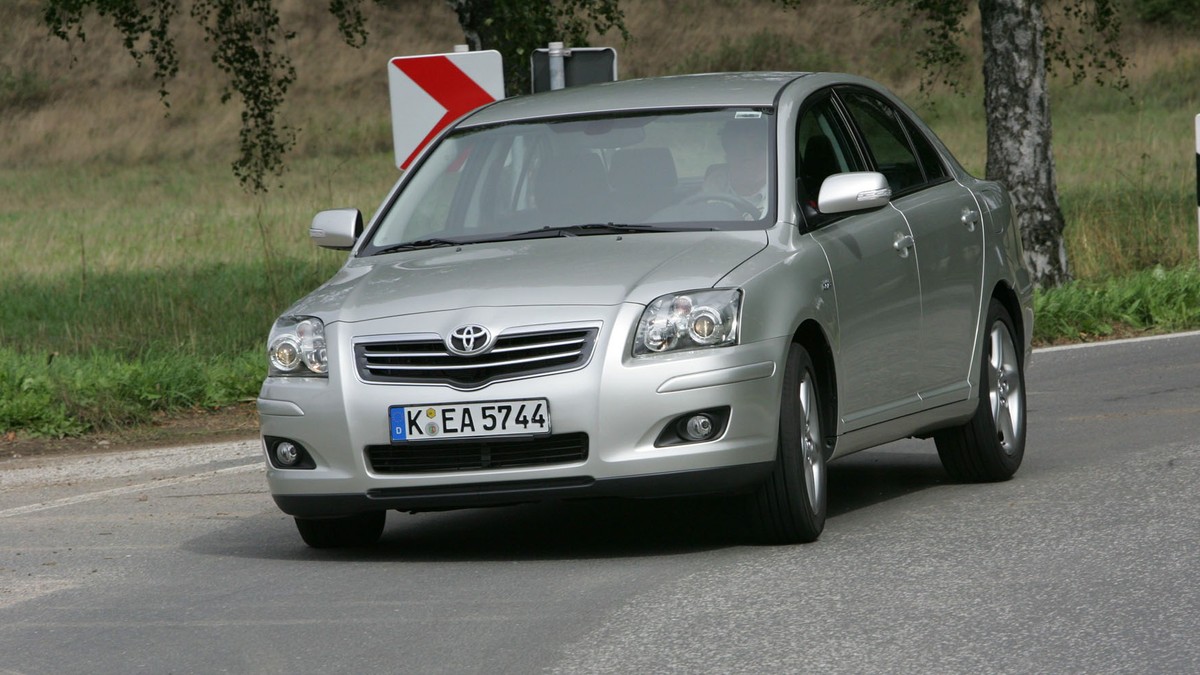 Toyota Avensis. Poduszka powietrzna może zadziałać jak pocisk. Akcja ...