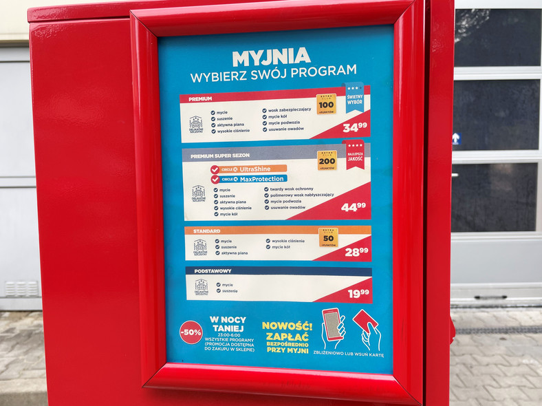 Ceny na stacjach paliw. Ile kosztują hot dogi, kawa i myjnia automatyczna?