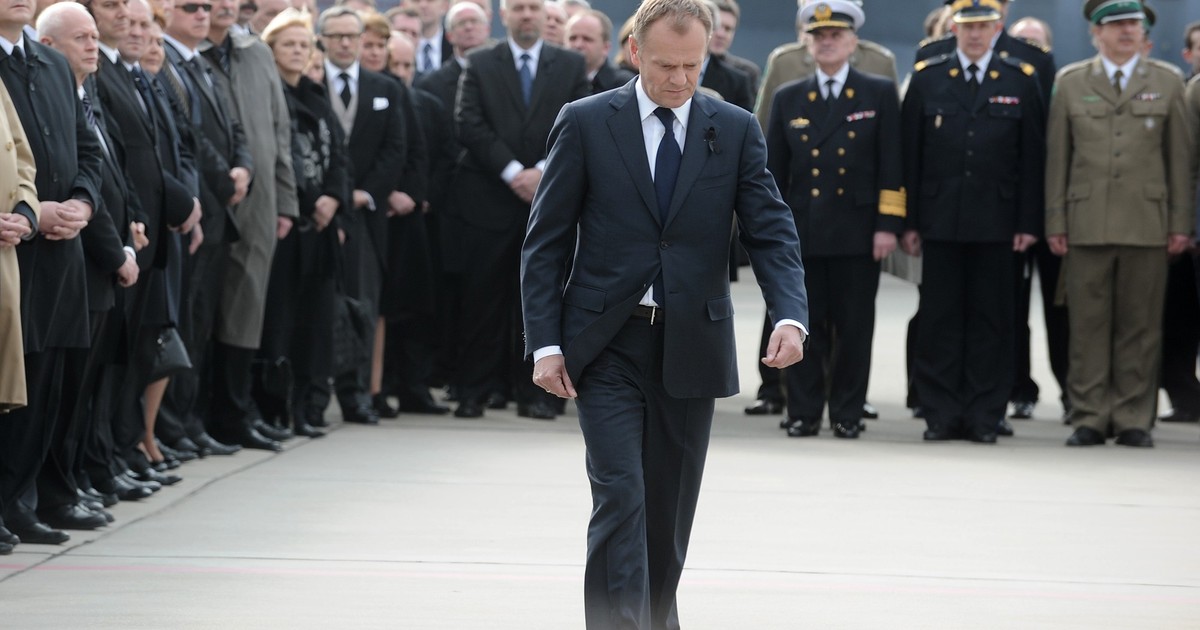 Smoleńsk. 96 wspomnień. Widziałem, jak Tusk płakał - Wiadomości