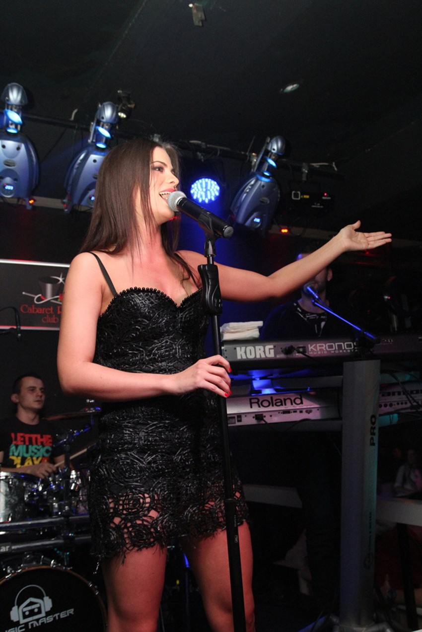 Milica Pavlović plesom i kratkom haljinom zagrejala sve goste - Blic