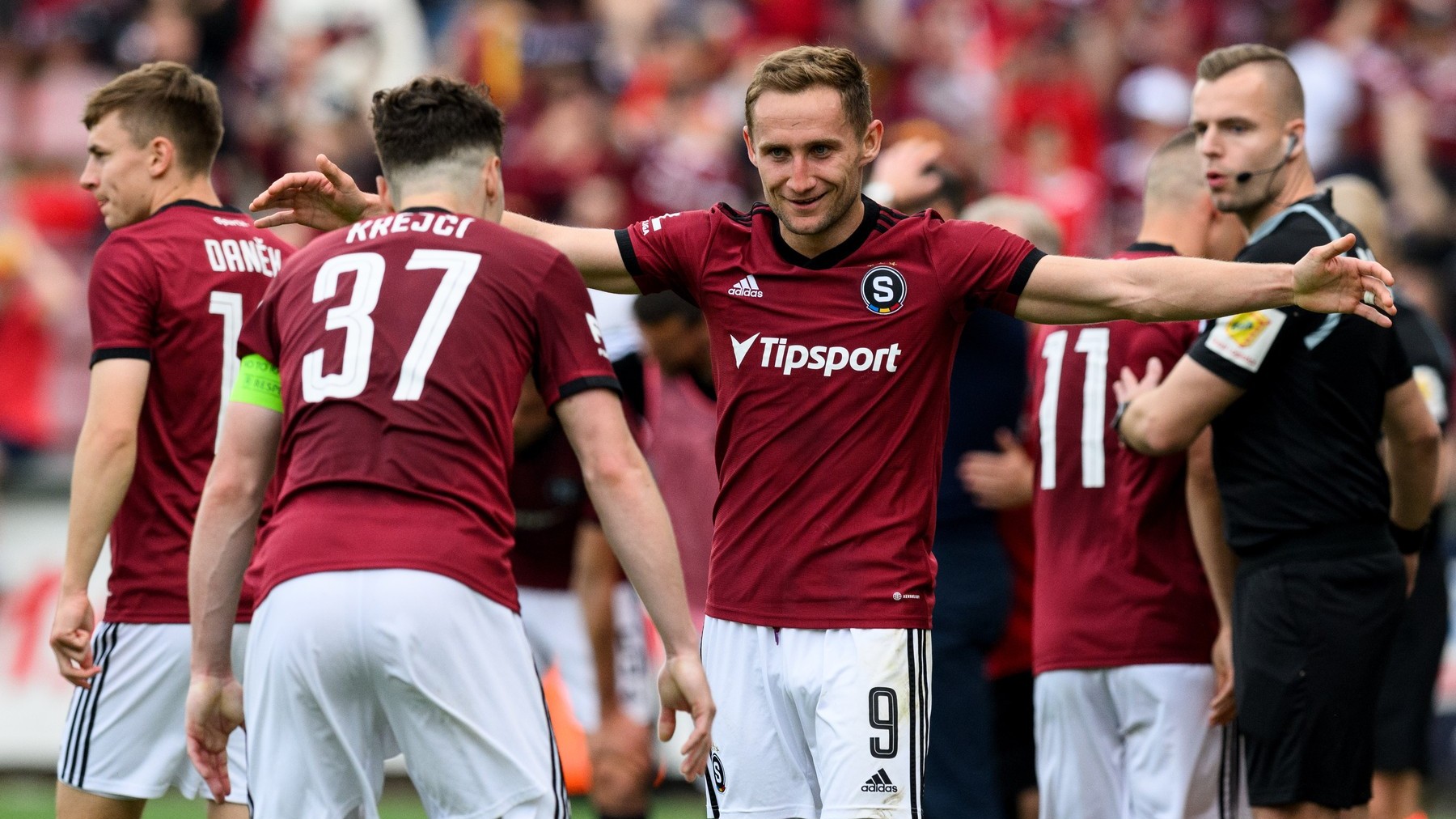 Sparta Praha sa teší z titulu: Majstrovské oslavy si po deviatich ...