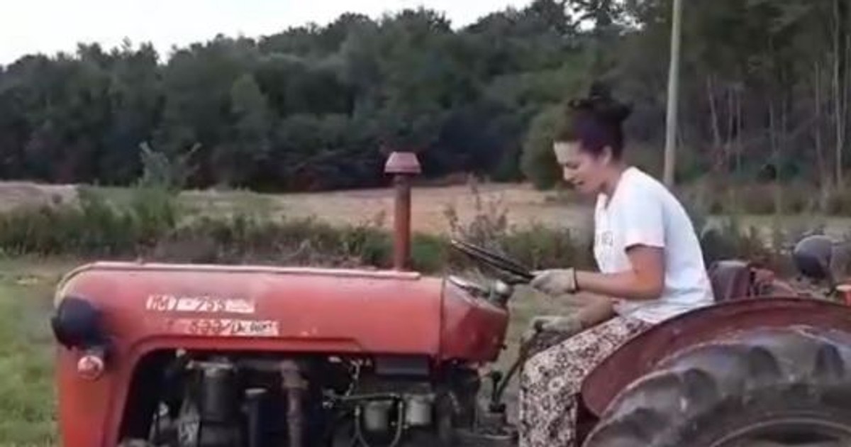 Glumica danas živi na selu, napravila veliku farmu, ovo je njeno imanje pored Požege - Blic