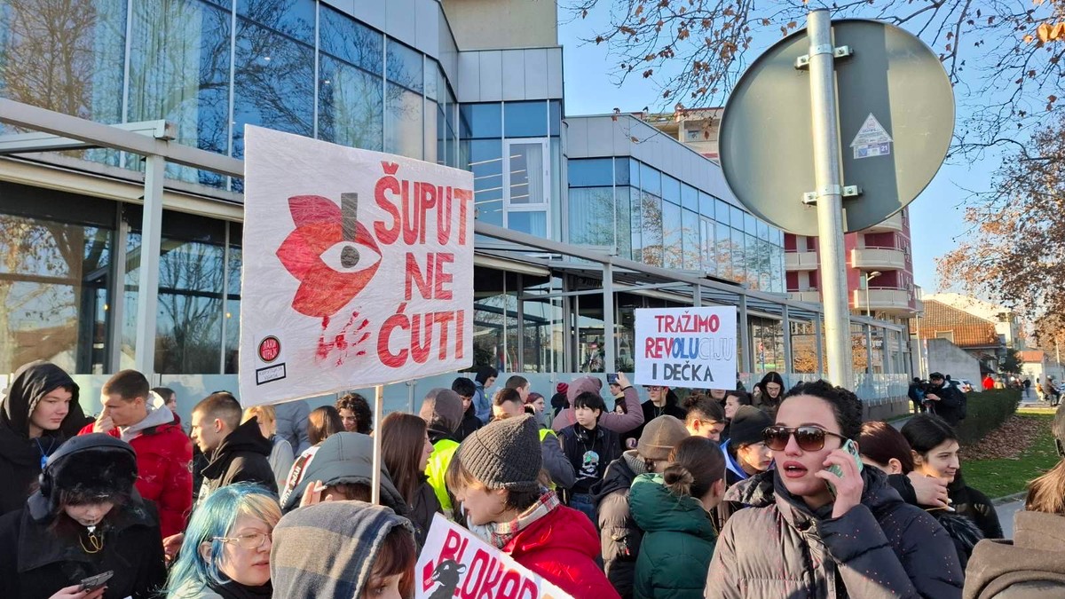 U Novom Sadu studenti tražili rektora, u gradovima odata pošta, incident u SKC - Blic