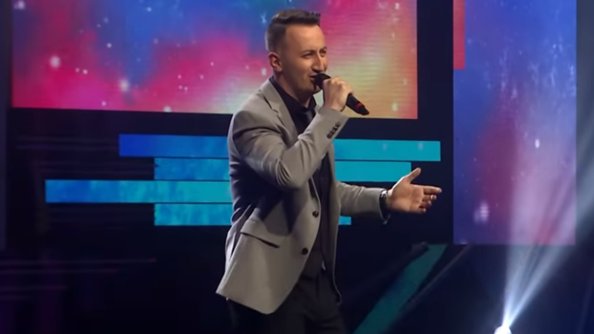 Zvezda Granda verio devojku: Zasijao verenički prsten na njenoj ruci - Blic