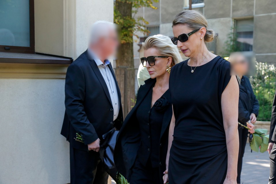 Zofia Ragankiewicz pożegnała Roberta Smoktunowicza. Obok Joanna ...