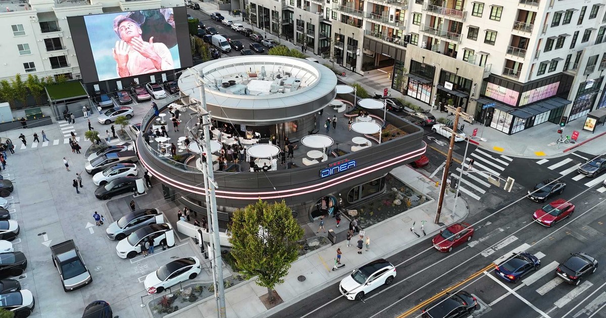 We visited the first Tesla Diner. It was surreal and heavy on nostalgia ...