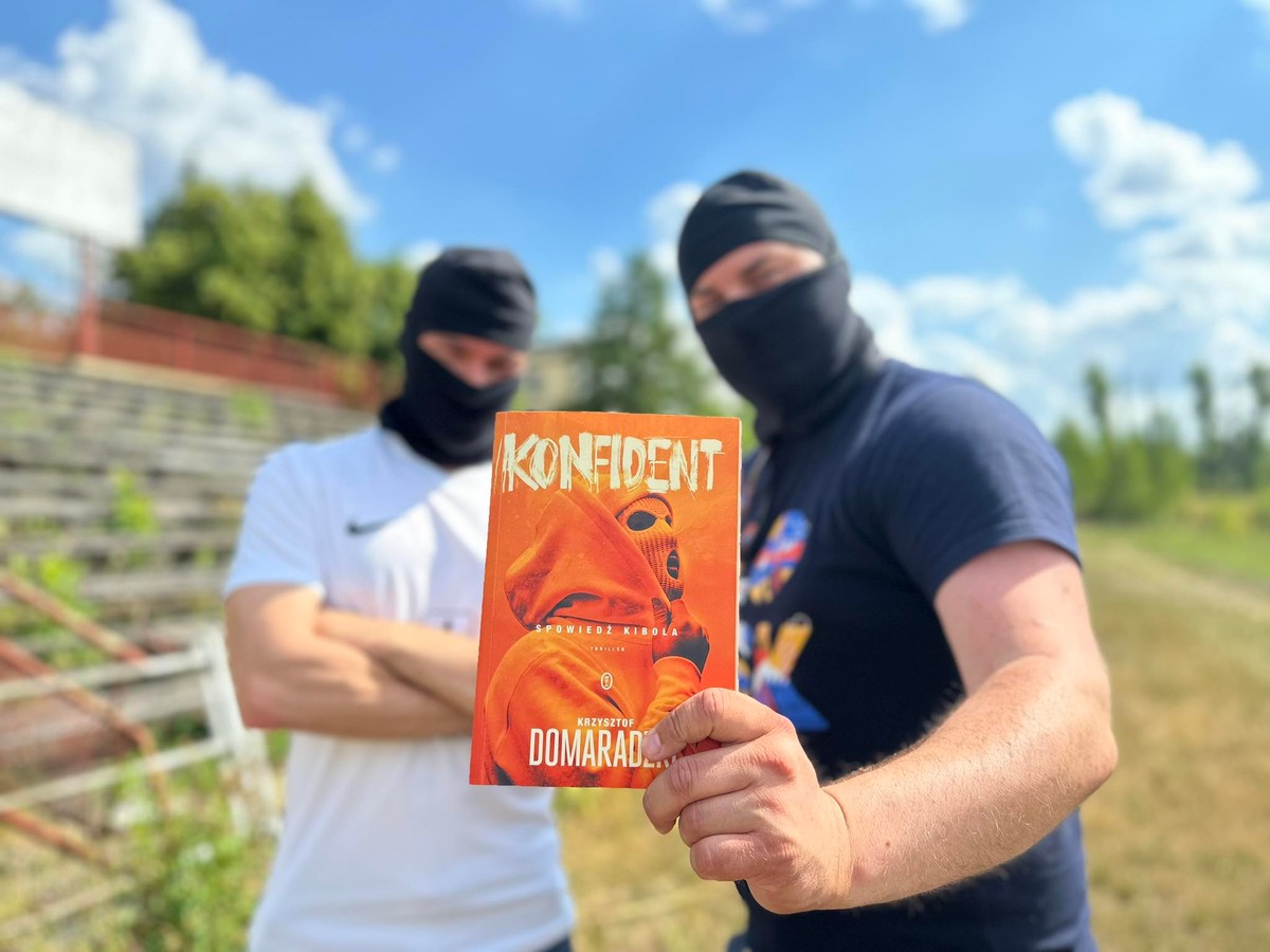 Krzysztof Domaradzki, „Konfident”. Nowa powieść dziennikarza „Forbesa ...