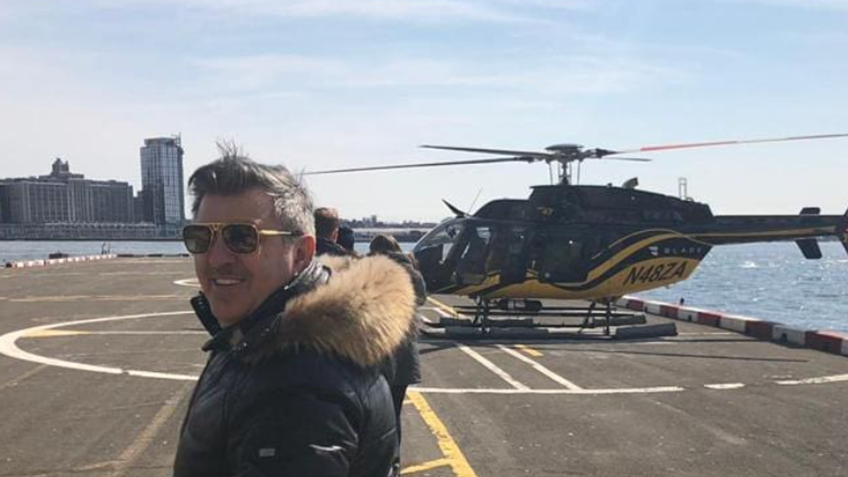 Jedan auto vredi 100.000 evra: Pevač ima vozni par i vilu, zaradio sve ...