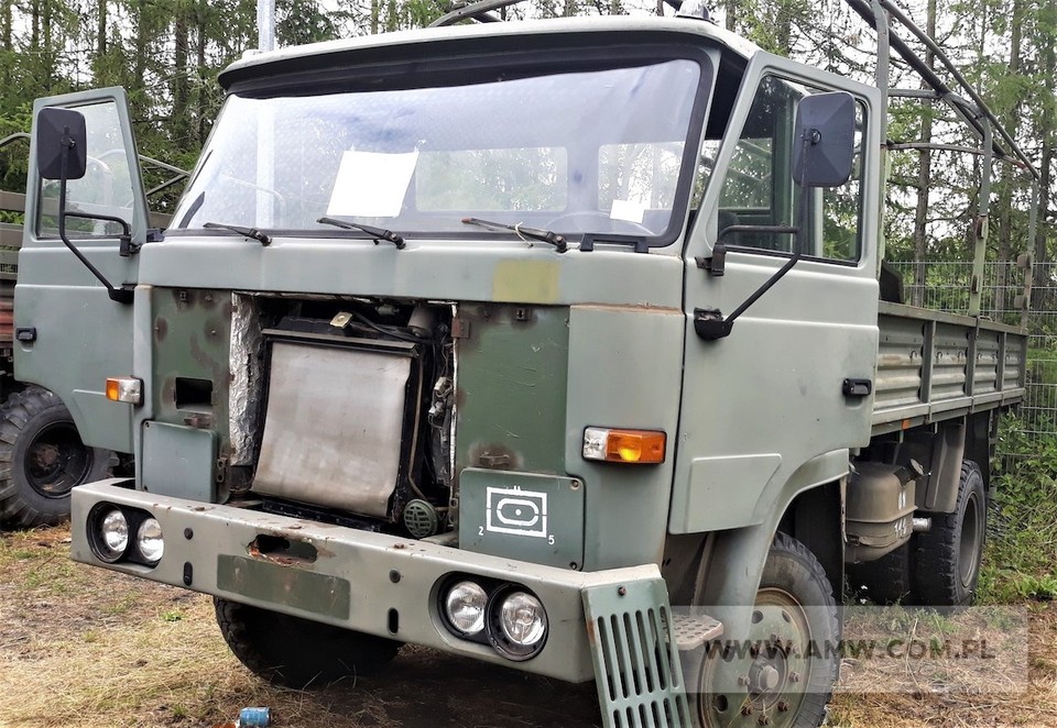 Wojskowa wyprzedaż - używane auta za kilka tysięcy złotych