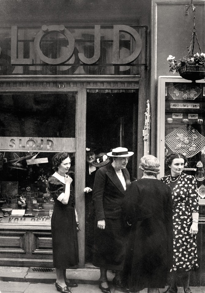 Szykowne lata 30. Wybrane zdjęcia z albumu „Warszawa lata 30.” - Moda