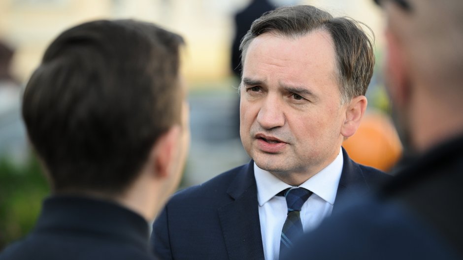 Zbigniew Ziobro odebrał wezwanie na komisję. "Ma dwa wyjścia" - Wiadomości
