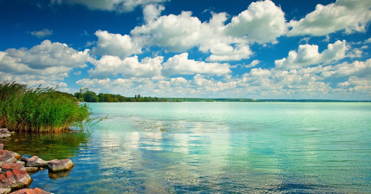Węgry otworzyły sezon turystyczny. Uruchomiono plaże, statki wypływają ...