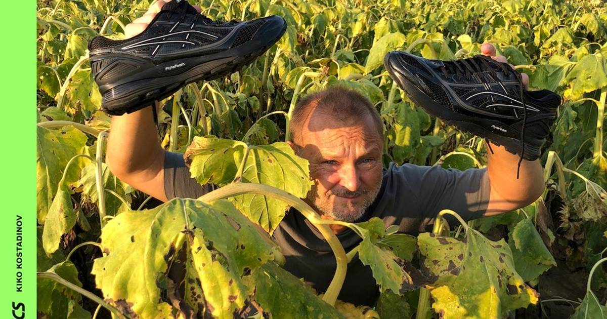 Jurgen Teller w kampanii Asics Gel-Korika pozuje na wakacjach - Noizz