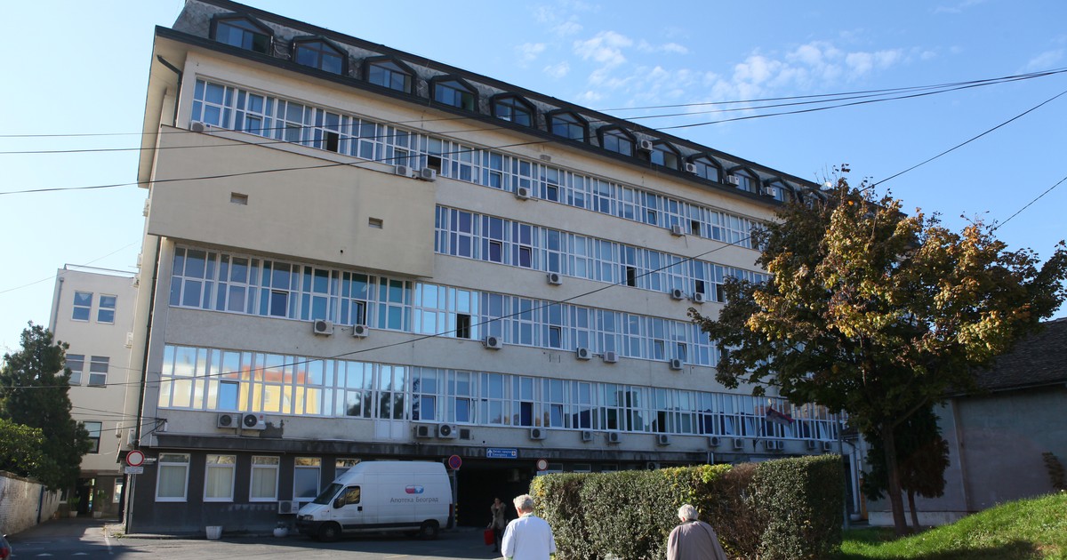 Oborena dva pešaka na Novom Beogradu: Muškarac sa teškim povredama ...