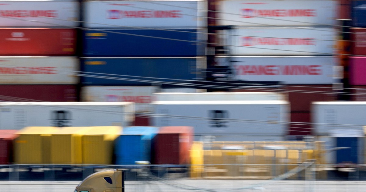 7 charts show falling shipments and weakening confidence — an ominous ...