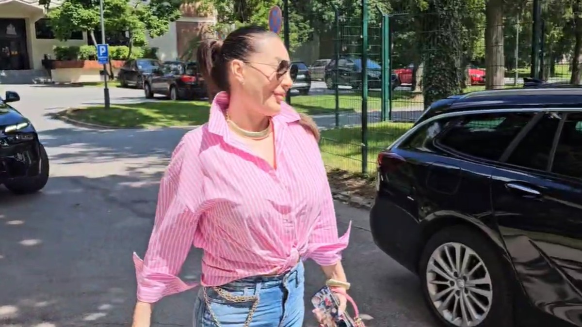 Ceca kao devojčica, oduševila stajlingom, bebi roze košulja i farke ...