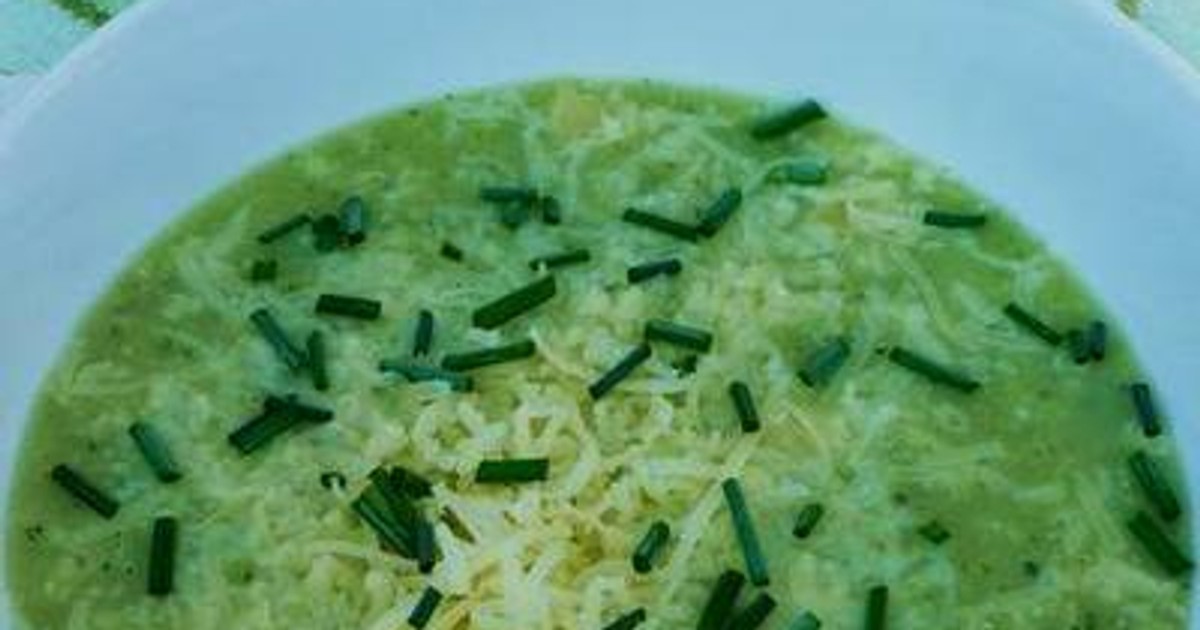 Sajttal szórt cukkinikrémleves recept Sajttal szórt cukkinikrémleves recept