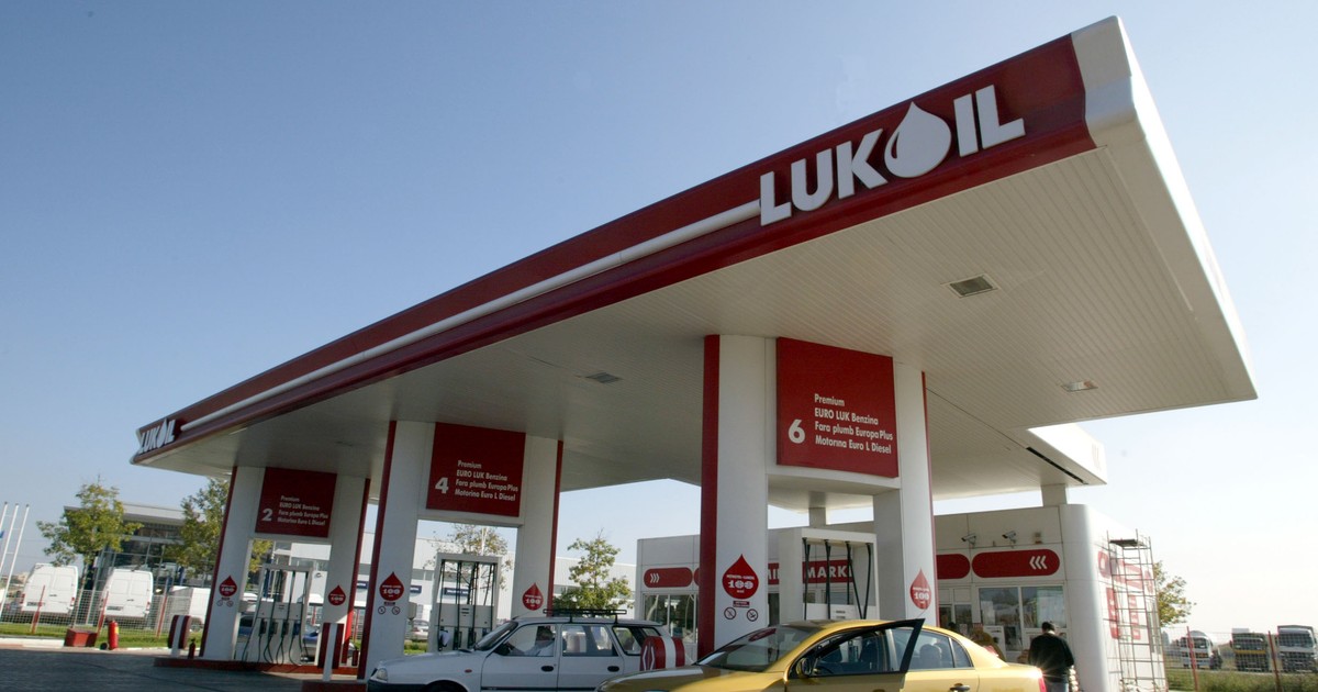 A MOL és az OMV után a Lukoil is korlátozza az üzemanyag tankolását - Blikk