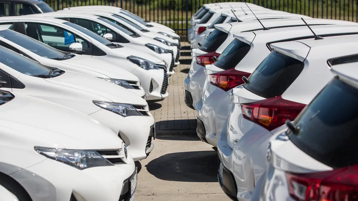 Samochody poleasingowe i pokontraktowe: jakie, za ile, czy warto?