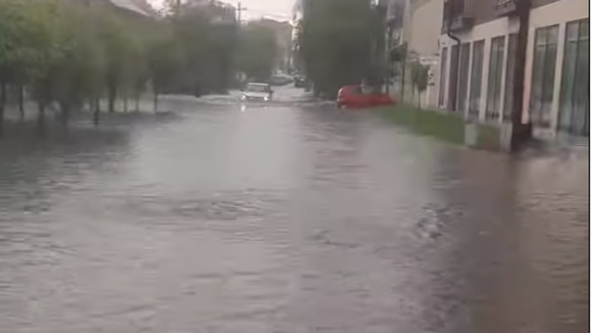 Jako nevreme u Subotici, u Kuli grad: Padavine ne prestaju - Blic