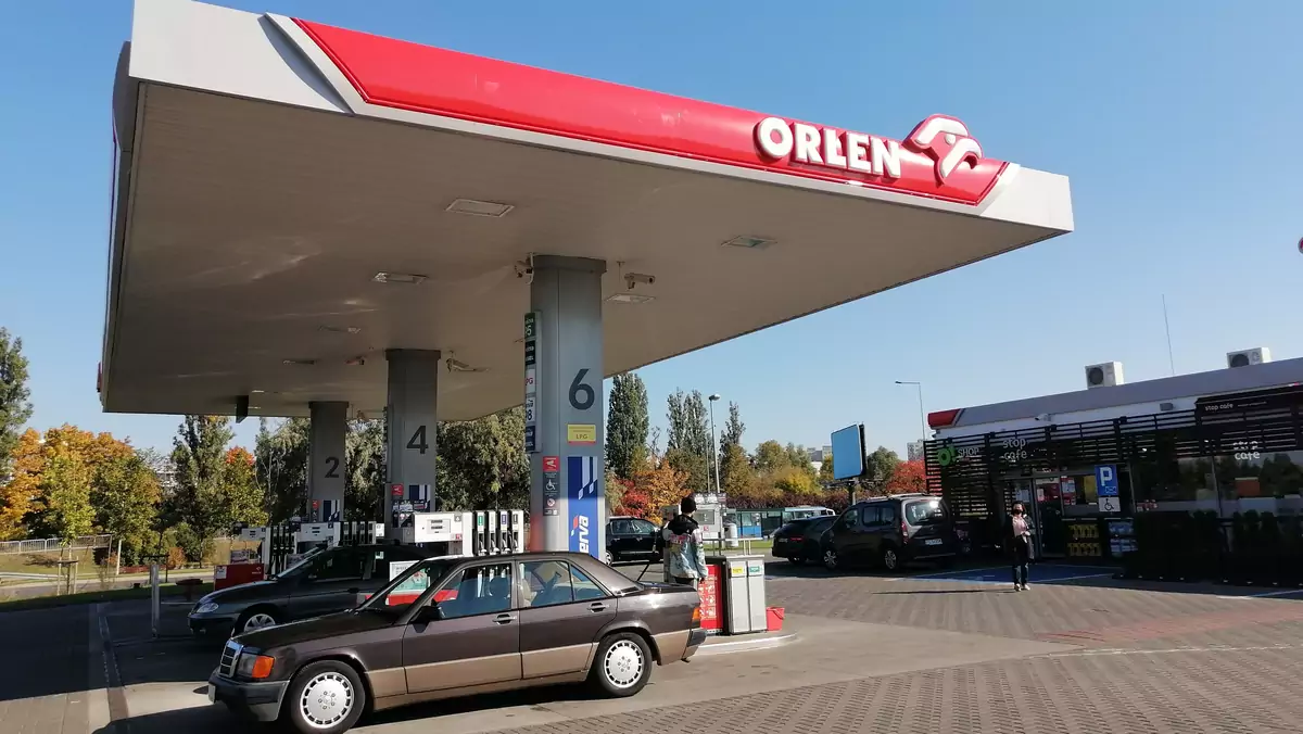 Tłumy na stacjach Orlenu. Tyle paliwa można kupić jednorazowo, by nie dostać kary