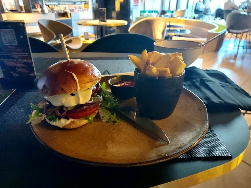 Restauracja Arkadiusza Milika w Katowicach. Zaskakujące menu i ceny Restauracja Arkadiusza Milika w Katowicach. Zaskakujące menu i ceny