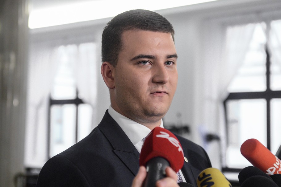 Bartłomiej Misiewicz odpowiada na zarzuty ws. nadużyć w PGZ - Polityka ...