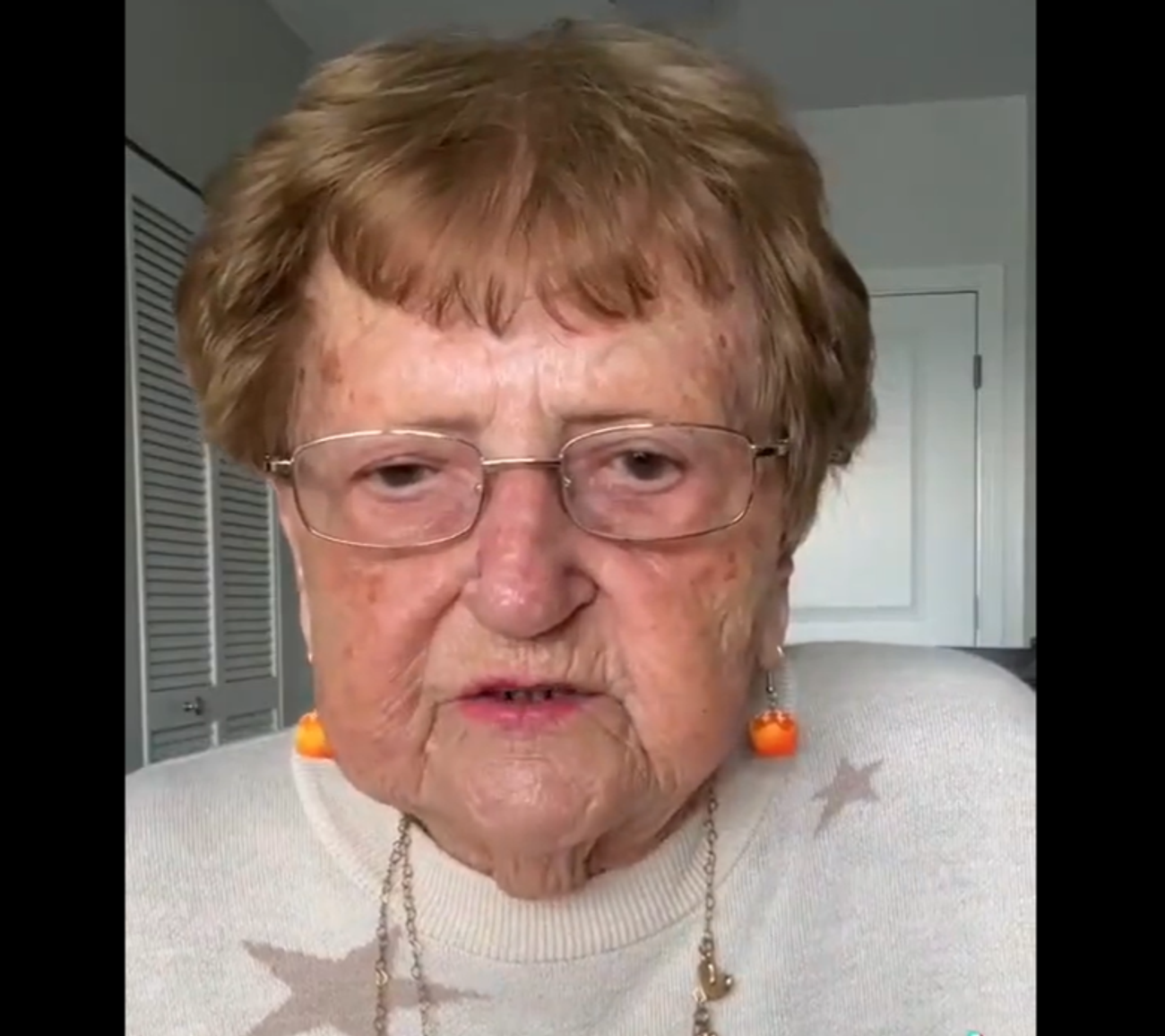 Baka postala viralna zbog raskida sa bivšim: Iz staračkog doma mu ...