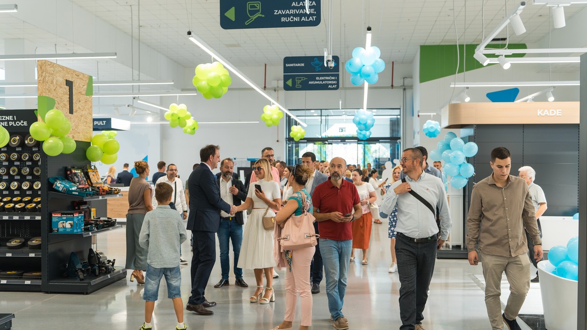 MAXIDOM.RS otvorio najveći građevinski centar u Srbiji: Više od 25.000 ...