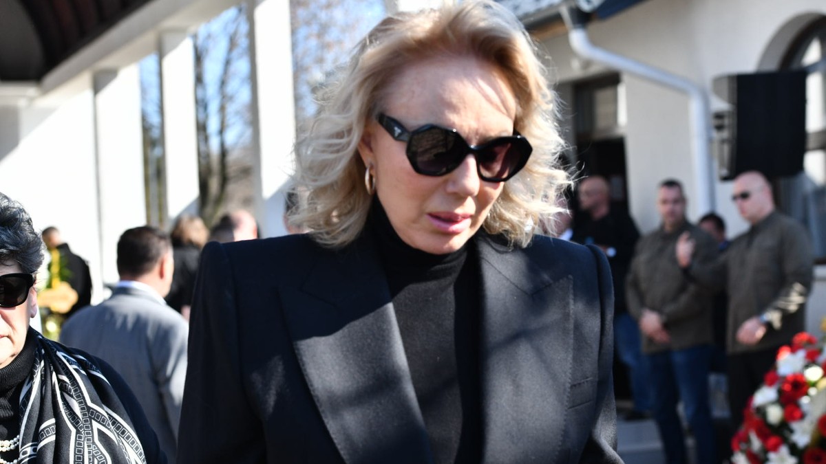 Sahranjen Ljubiša Marković Frenki iz Slatkog greha: Lepa Brena neutešna ...