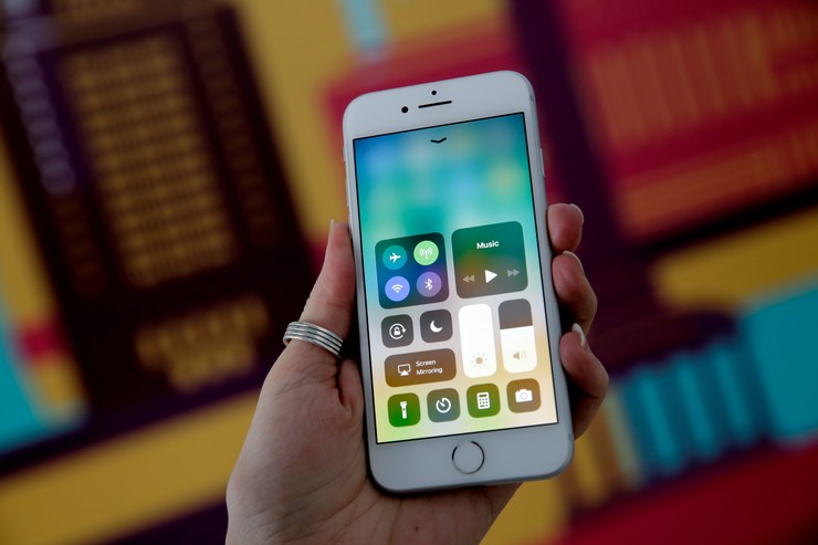 Može li ajfon i dalje da nosi titulu najboljeg telefona? Ajfon 8 na ...