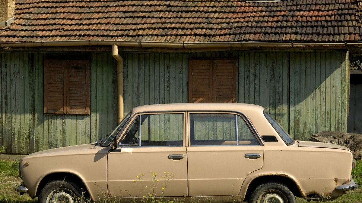 Lada kraljevačkih tablica viđena u Čikagu, prodaje se za 16.000 dolara - Blic