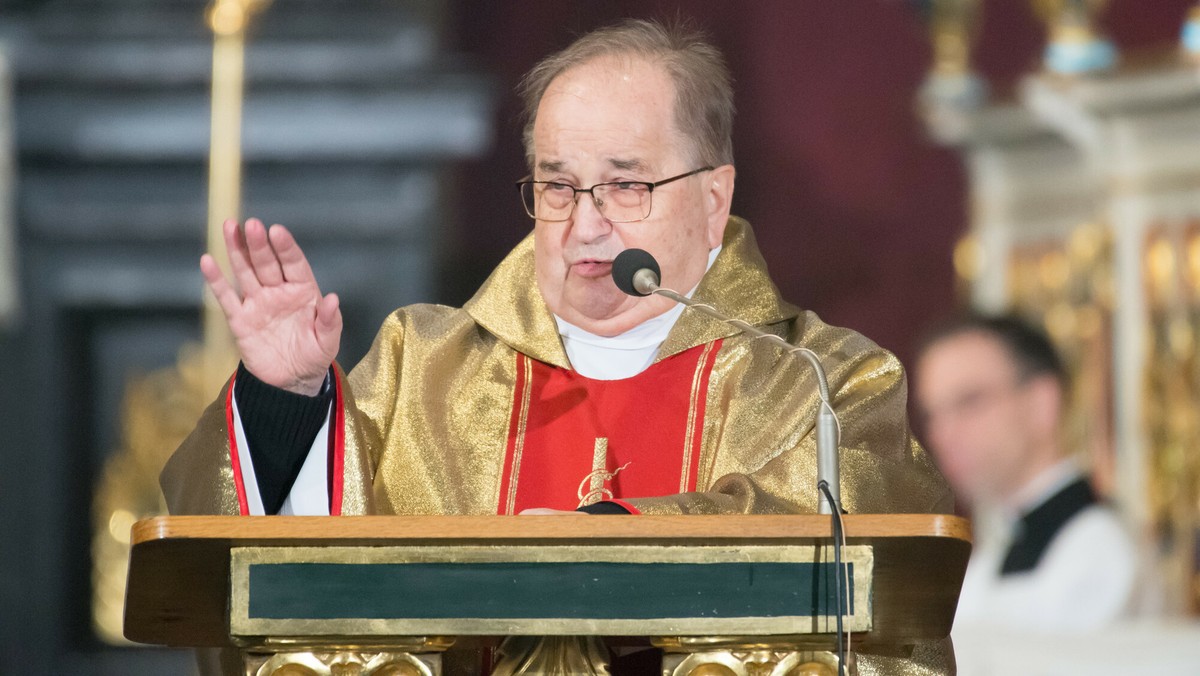 Odwiedził księgarnię o. Rydzyka. To go zaskoczyło. "Rzucają się w oczy ...