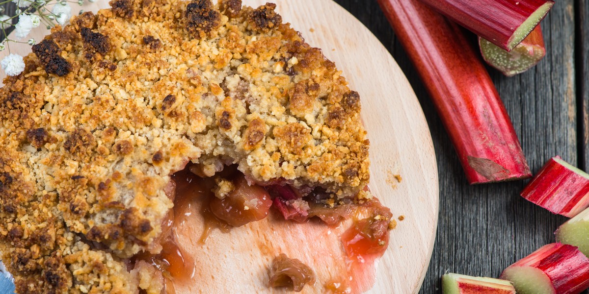 Rabarbar? Przepisy na najlepsze ciasta z rabarbarem - Onet Gotowanie