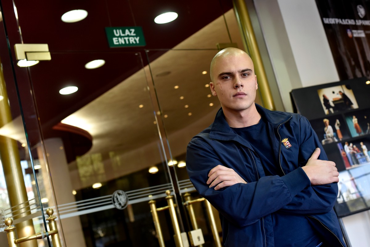 (Foto) transformacija glumca: Mlađi brat Tamare Dragičević stavio ...