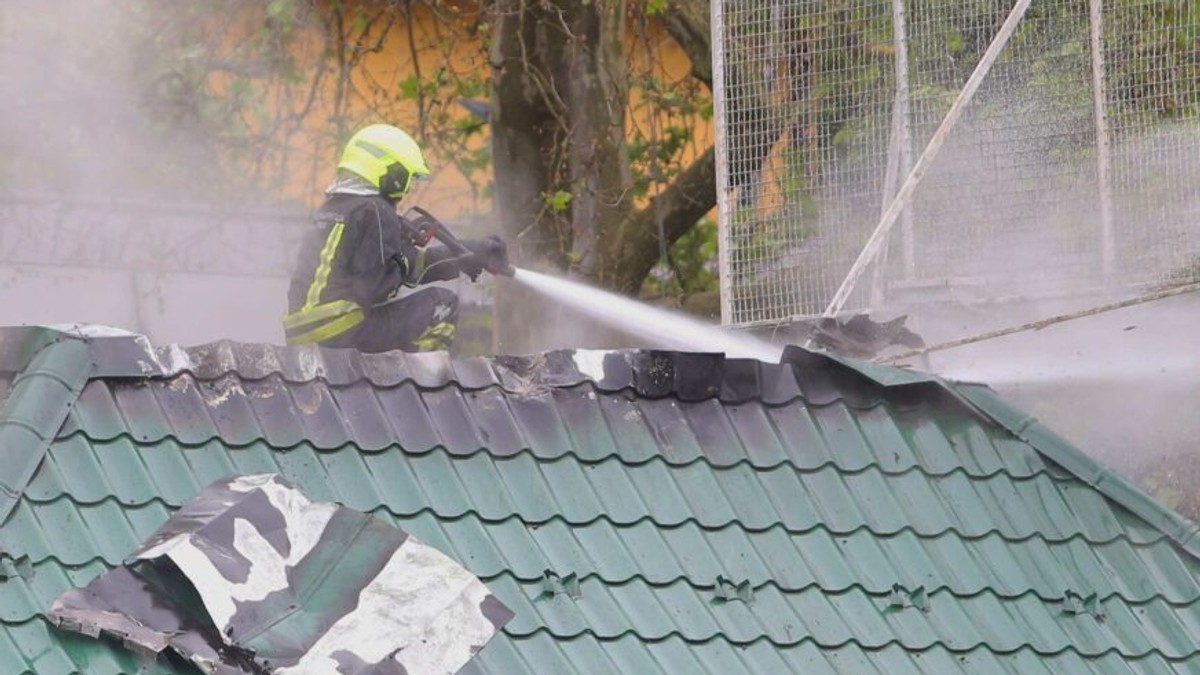 Vatru gasilo 8 vatrogasaca: Pogledajte kako izgleda kuhinja ...