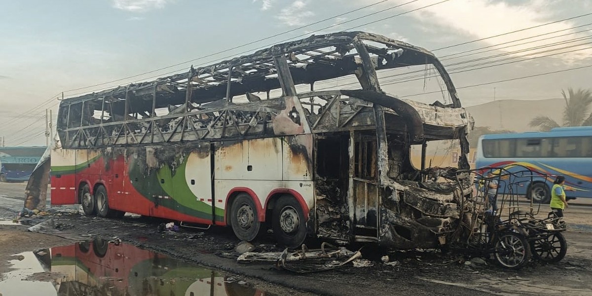 Koszmarny wypadek na autostradzie. Ludzie spłonęli żywcem w autokarze Koszmarny wypadek na autostradzie. Ludzie spłonęli żywcem w autokarze