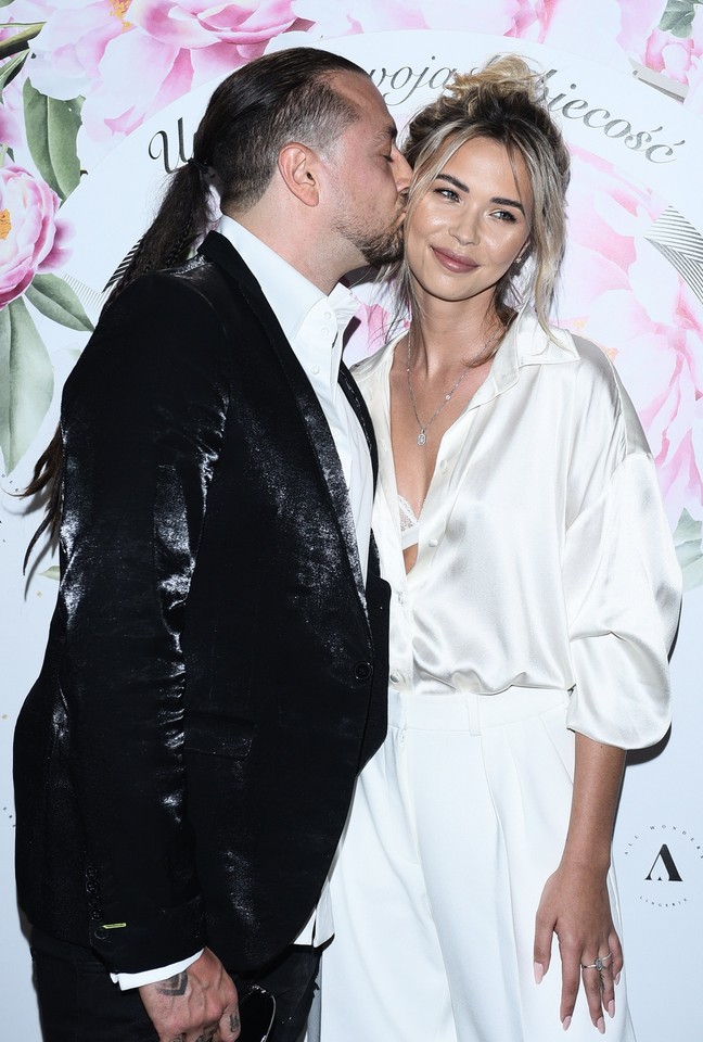 Sandra Kubicka w koronkowej bieliźnie pokazała mamę. Był też Baron ...
