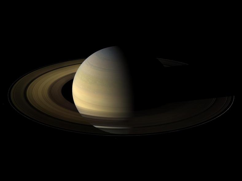 Saturn — niezwykła planeta Układu Słonecznego. 10 ciekawych faktów