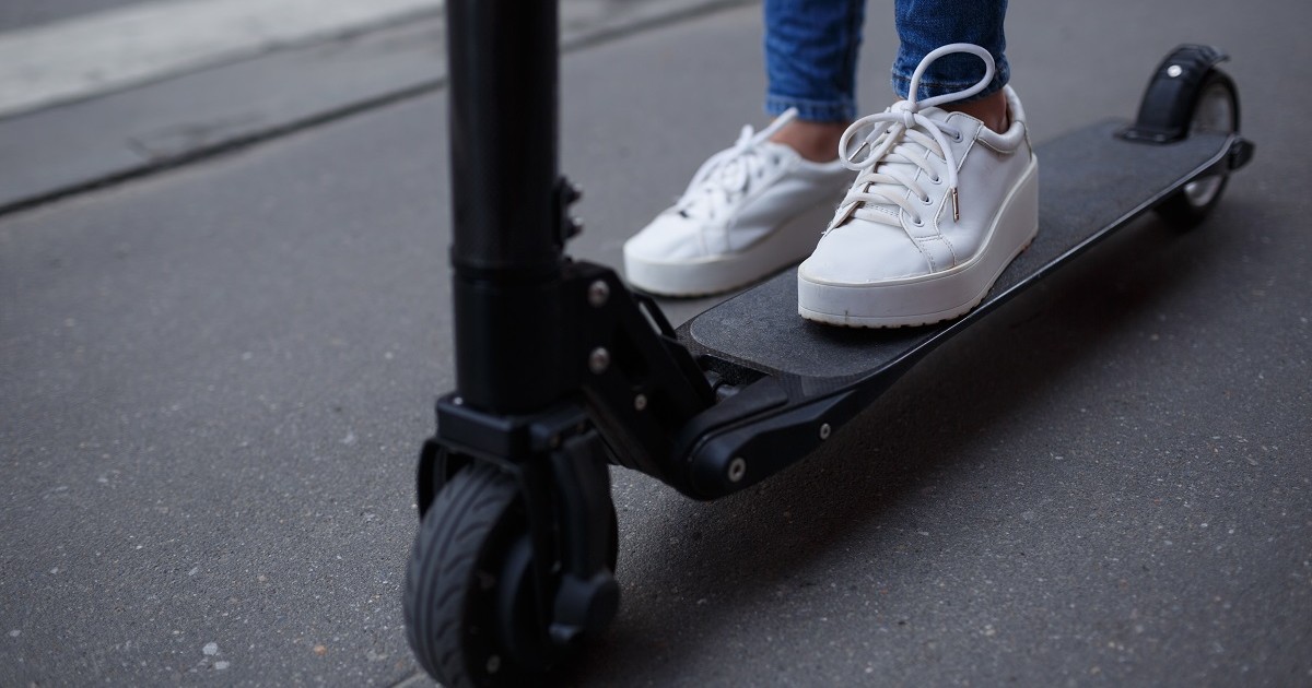 Hulajnoga elektryczna na komunię — który model wybrać? - Dziecko