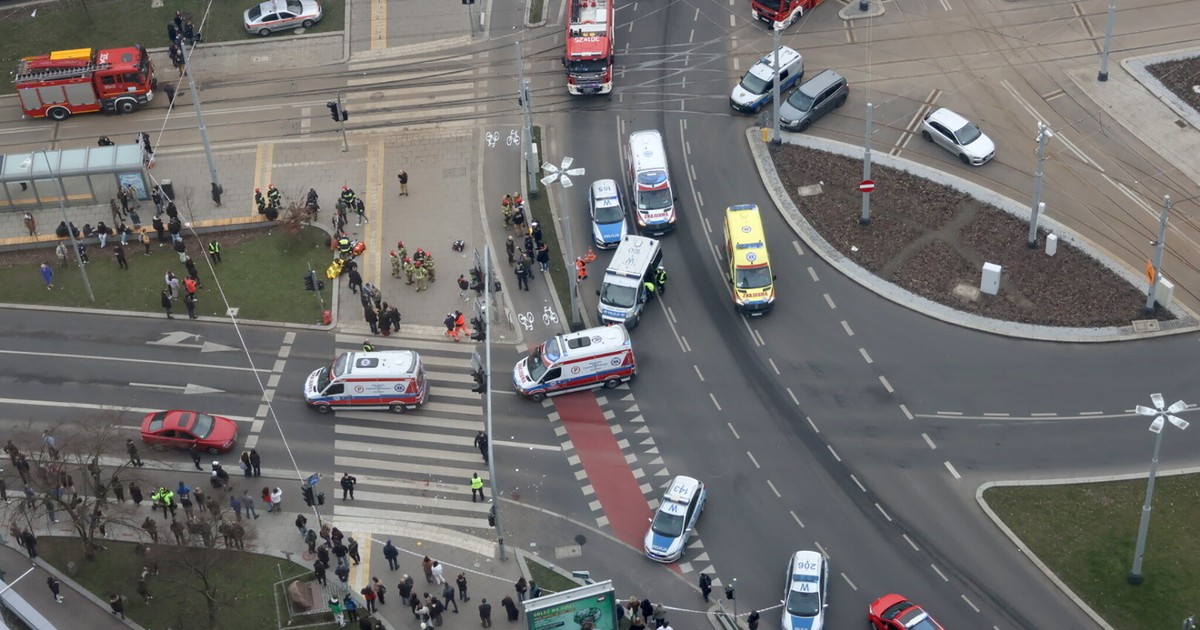 Groźny wypadek w Szczecinie. "Ludzie wylatywali w powietrze na kilka metrów" - Wiadomości