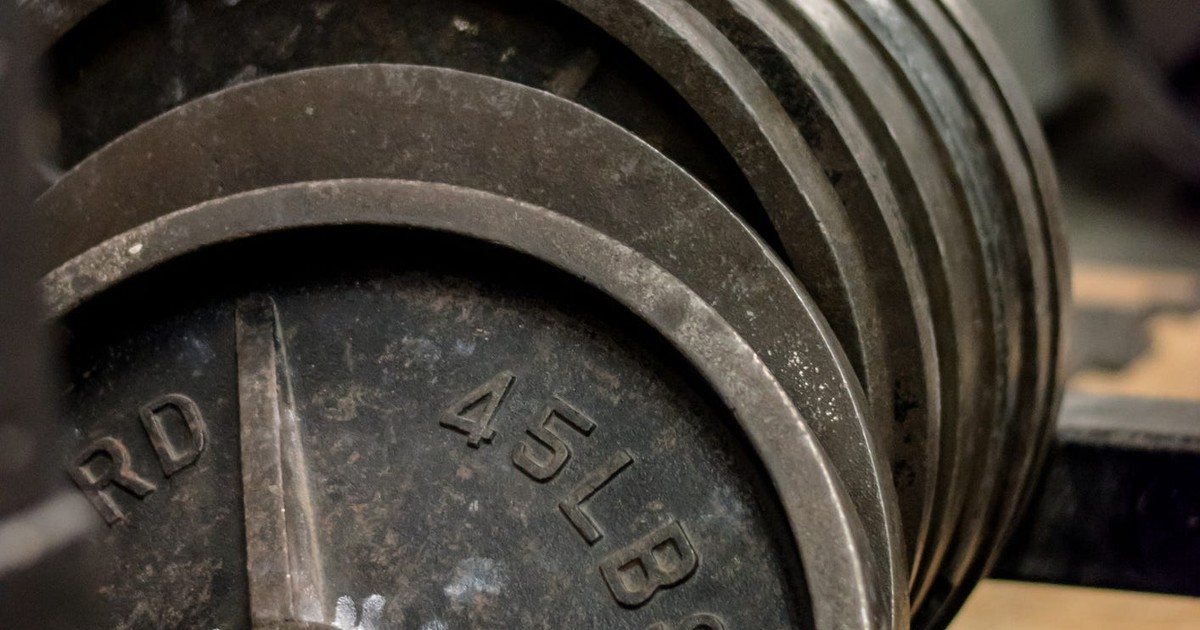 A beloved trainer and fitness influencer died after his 450 pound ...