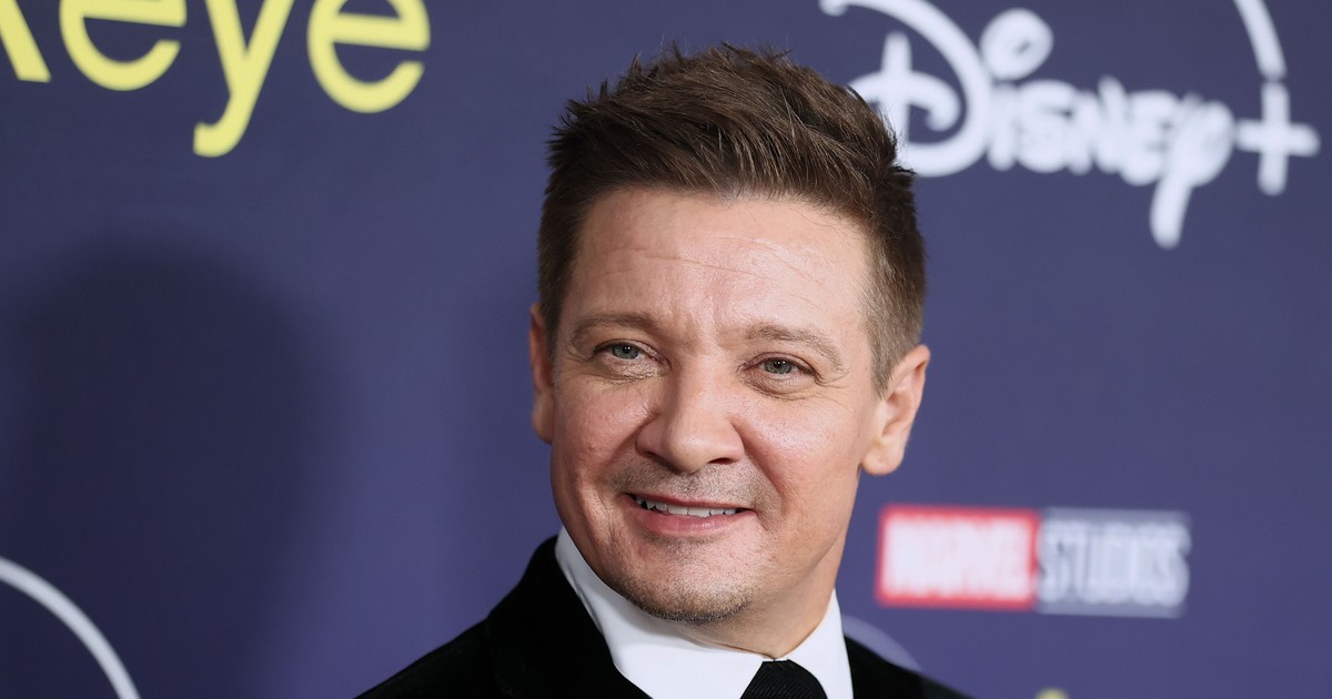 Jeremy Renner was helping a stranded driver when he was run over by a ...