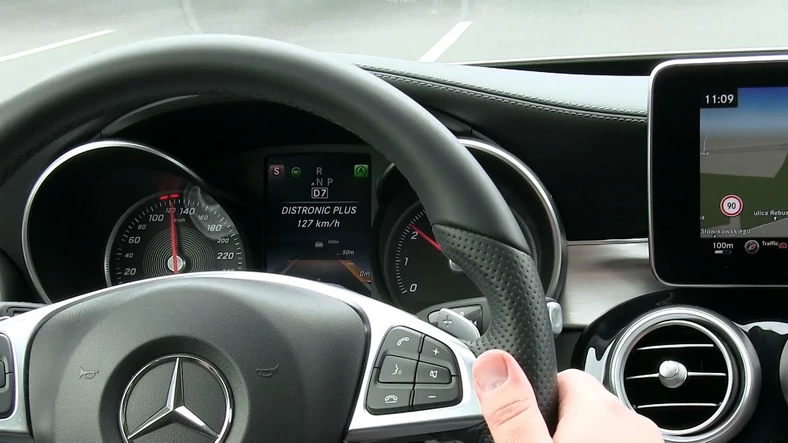 System automatycznego utrzymywania odległości Distronic Plus w ...